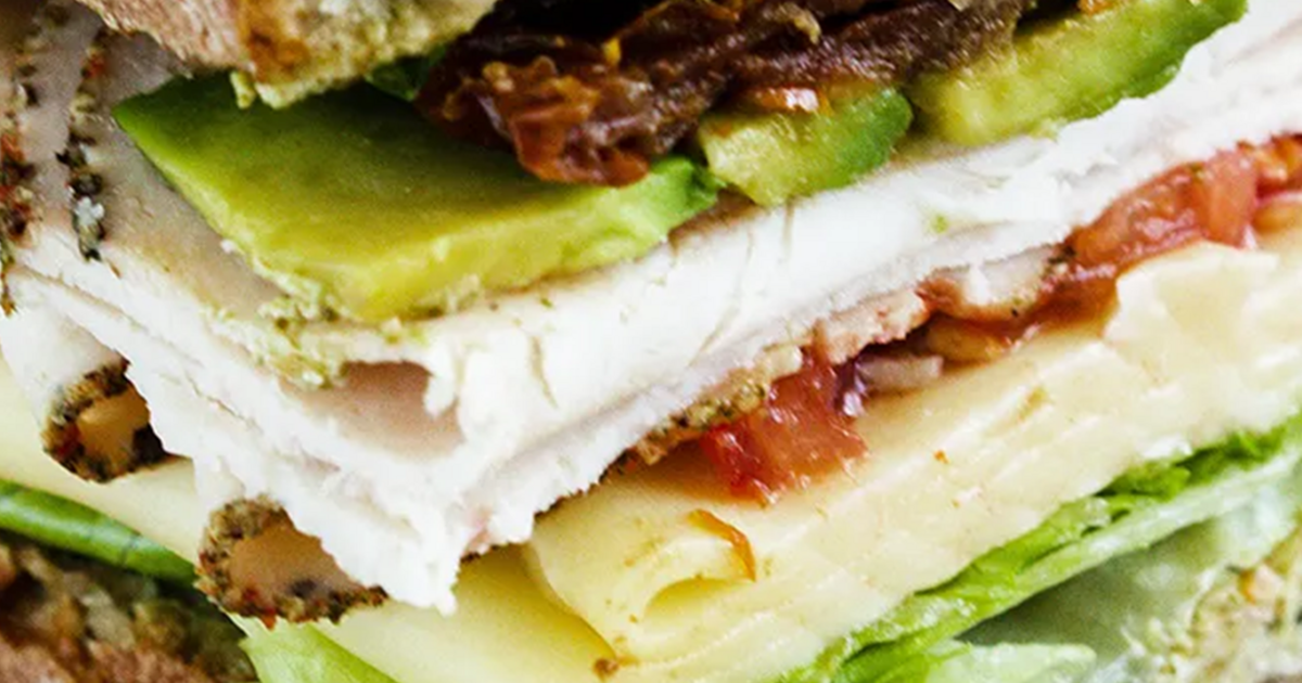 Mega sandwich with chicken breast, vegetables and cheese » Perutnina Ptuj